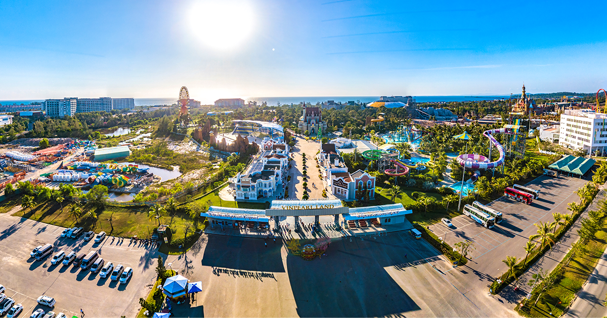 First Impressions: Bringing Theme Park Entrances into the Future